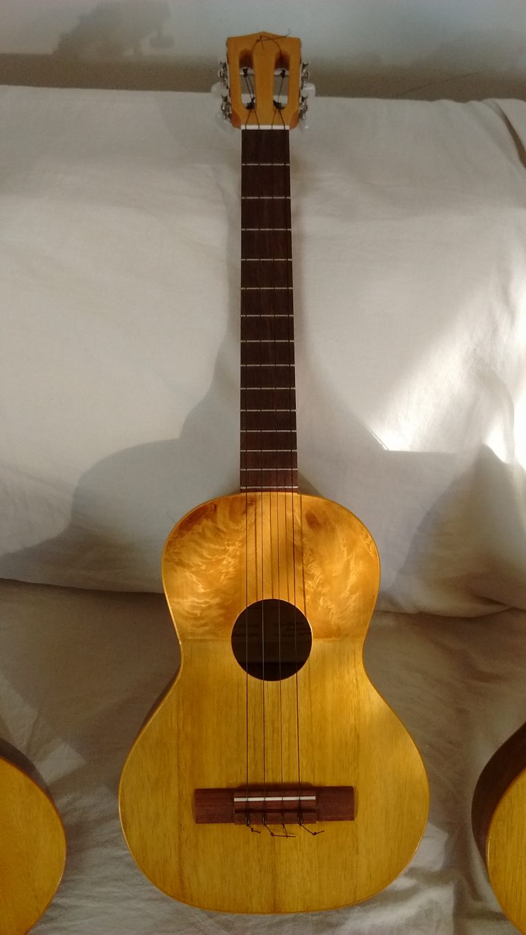 Cuatro Venezolano de Luthier - Modelo tradicional - Beautifulinstrument.com