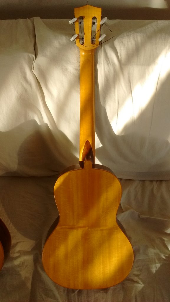 Cuatro Venezolano de Luthier - Modelo tradicional - Beautifulinstrument.com