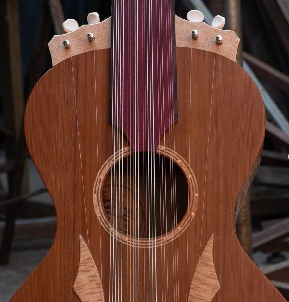 Guitarrón Chileno - Modelo Pircano 02 - Beautifulinstrument.com