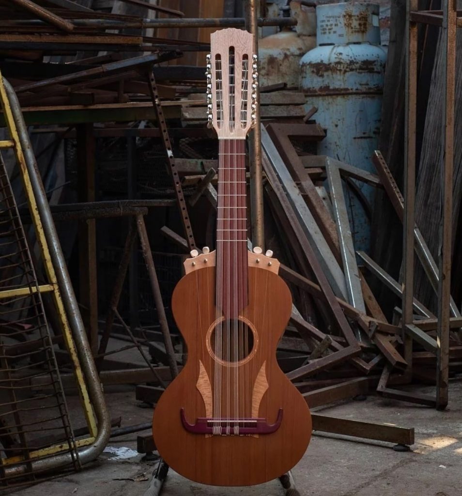 Guitarrón Chileno - Modelo Pircano 02 - Beautifulinstrument.com