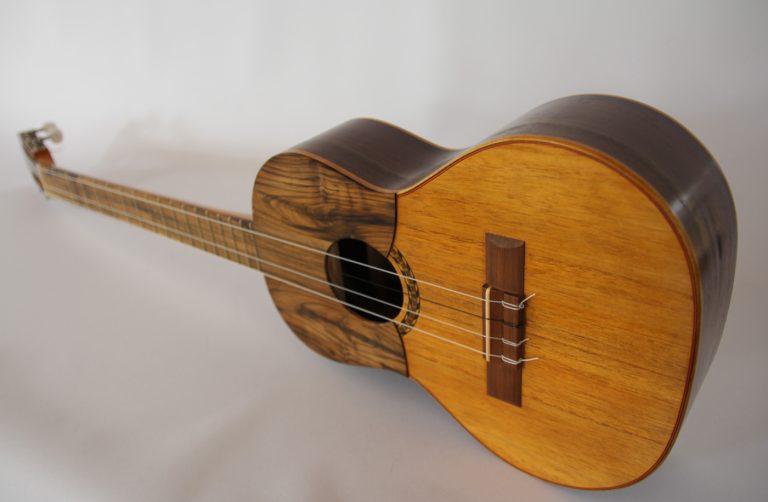 Venezuelan Luthier Cuatro - Traditional model 02 - Beautifulinstrument.com