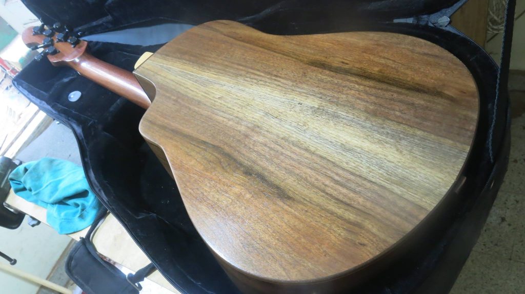 Tres Cubano Premium, acústico o amplificado - Beautifulinstrument.com