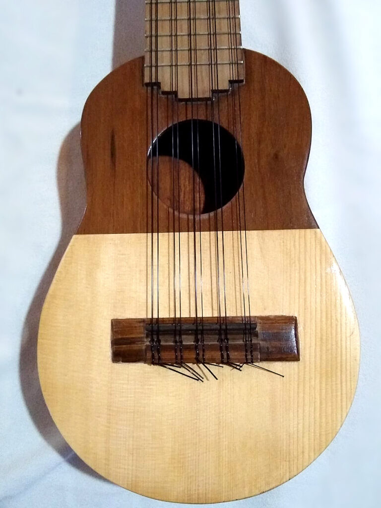 Standard Charango by Luthier - Model LP01 - Beautifulinstrument.com